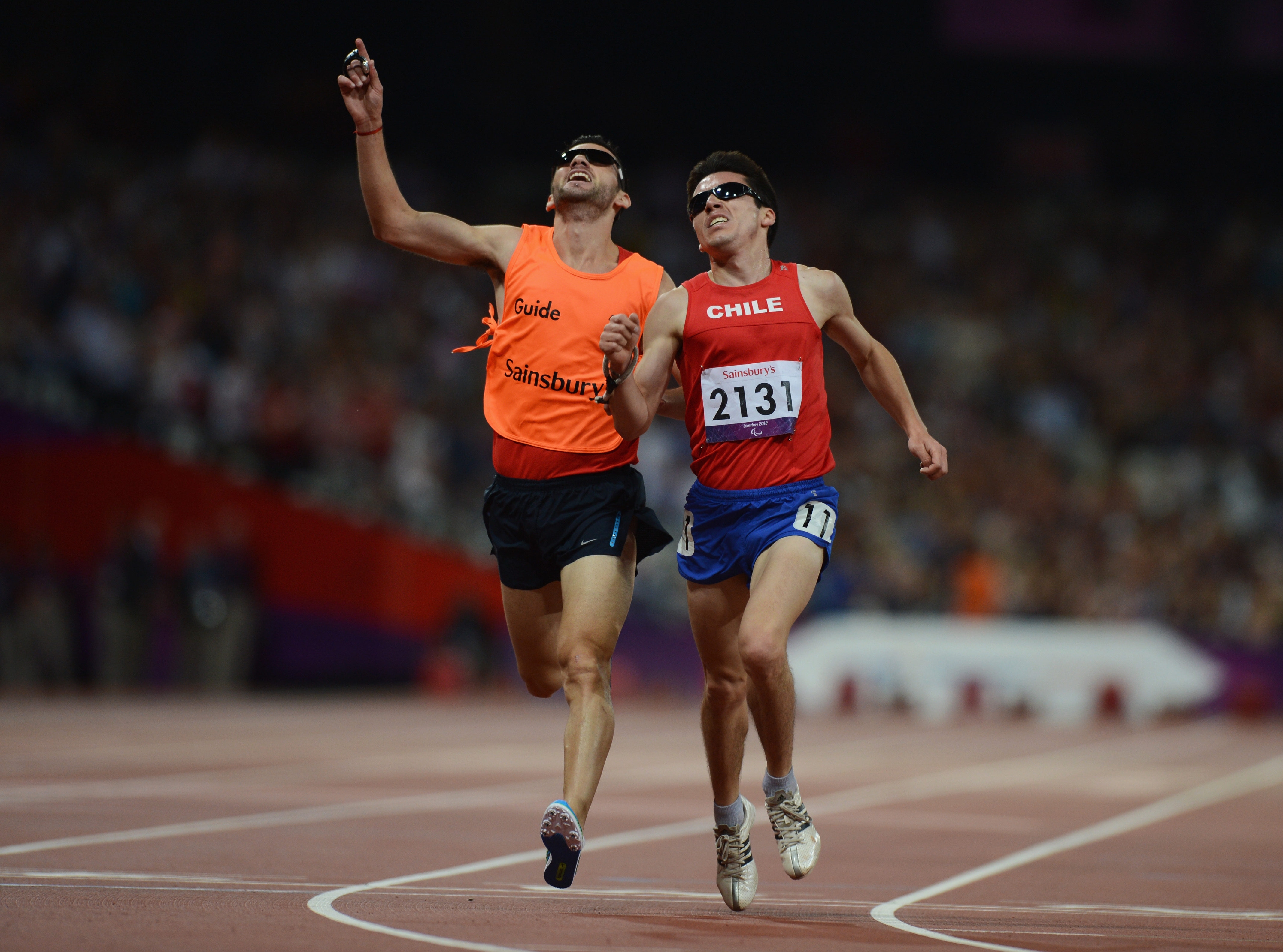 Valenzuela seeks to regain World title